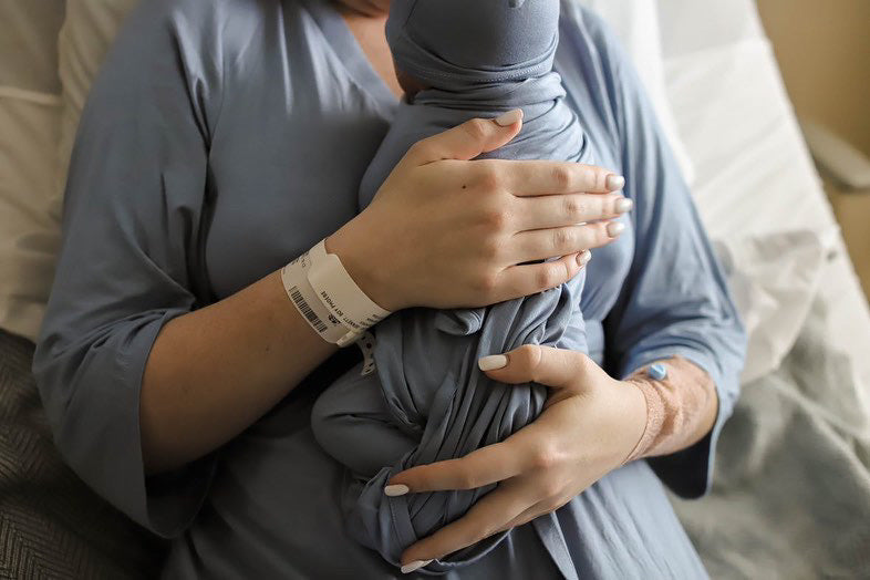 Stylish, comfortable birth gowns, bump-friendly maternity clothes – Lila