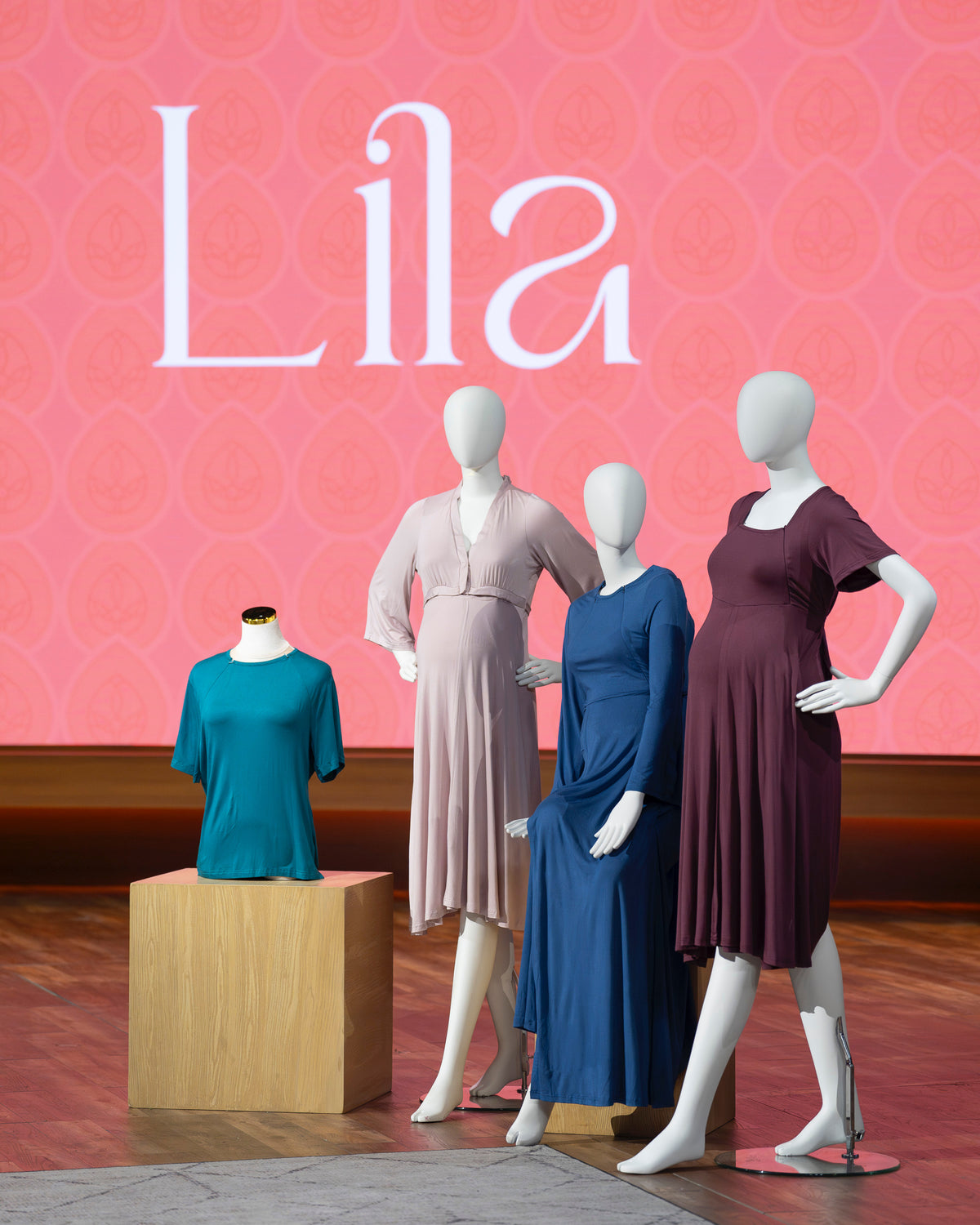 Stylish, comfortable birth gowns, bump-friendly maternity clothes – Lila