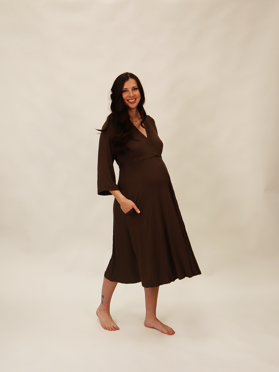 Stylish, comfortable birth gowns, bump-friendly maternity clothes – Lila