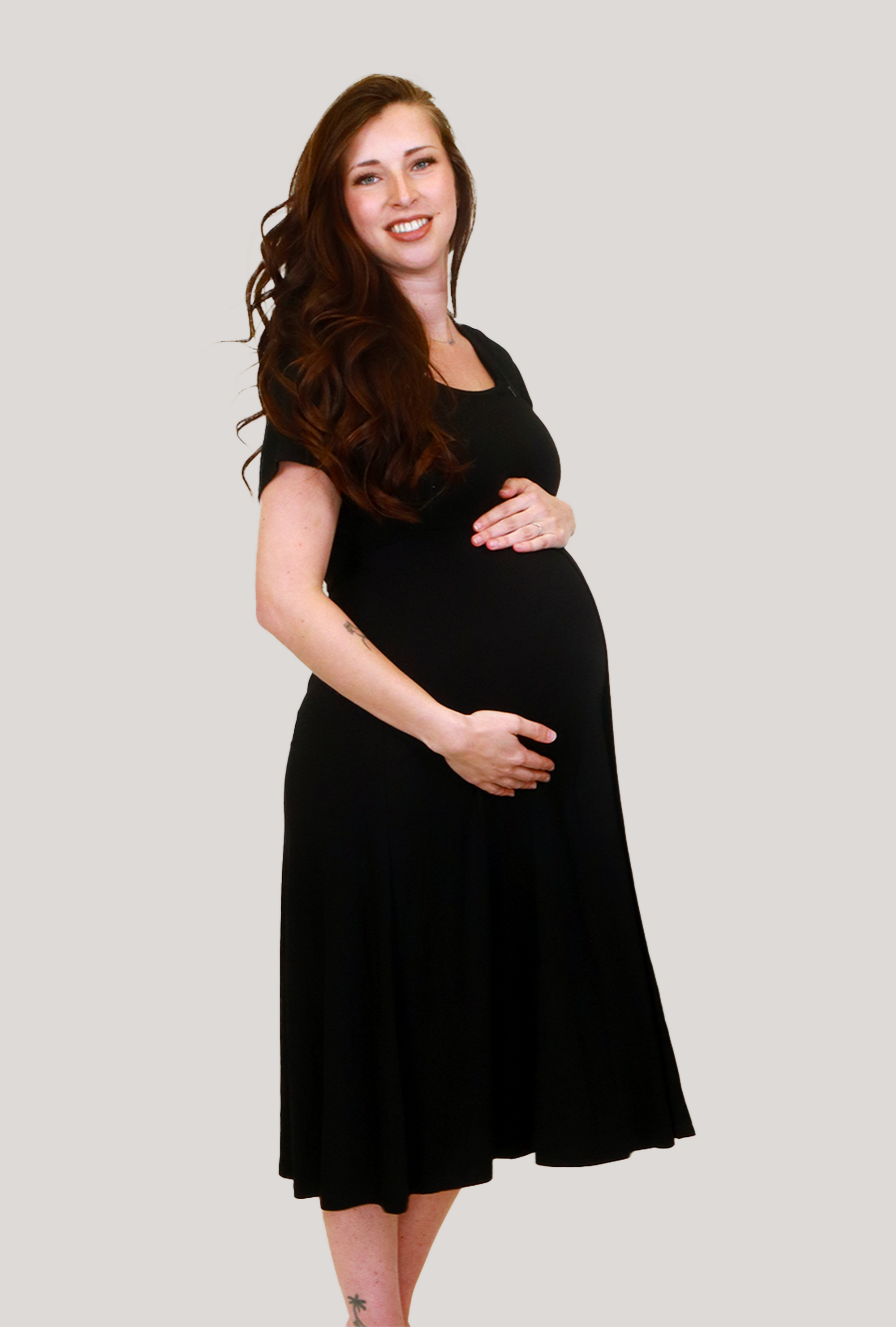 Stylish, comfortable birth gowns, bump-friendly maternity clothes – Lila